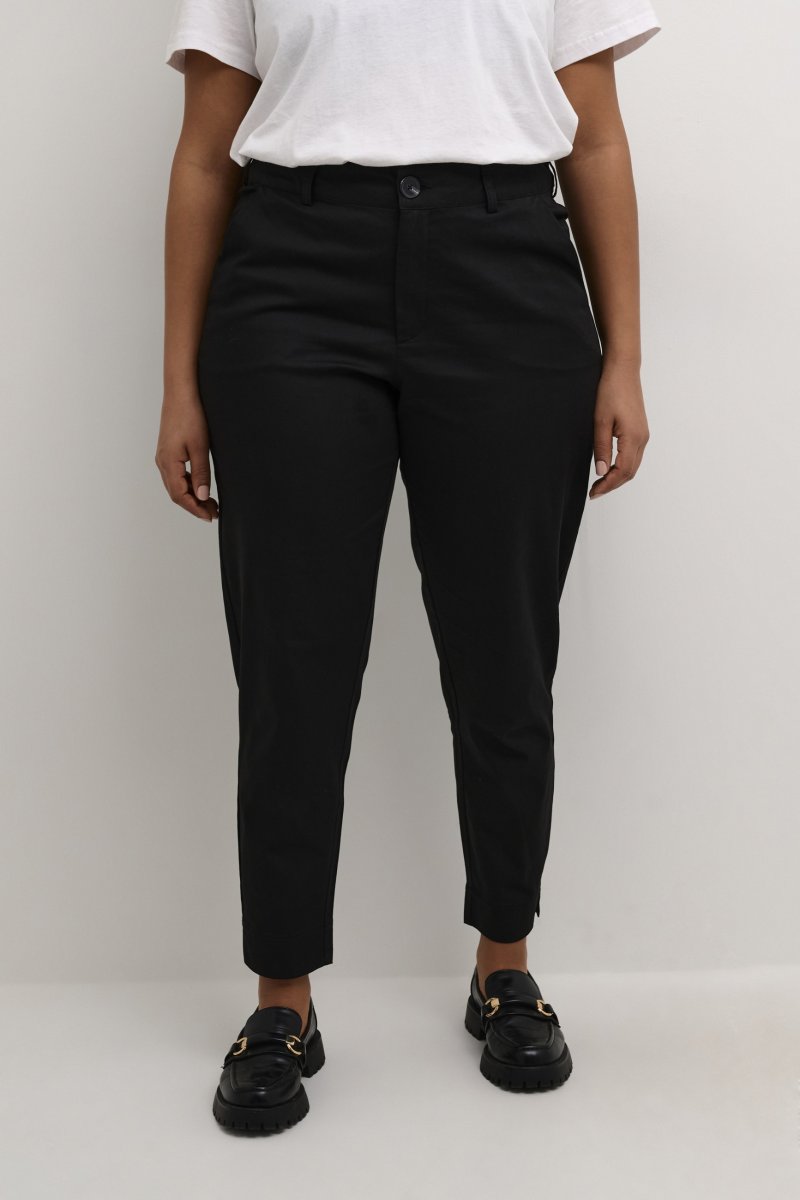 Kaffe Curve Leana Chinobukser 7/8 Svart - MotleyDenim.no